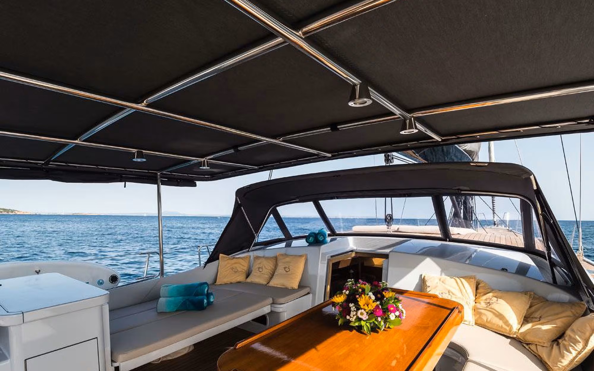 Yacht KALINDA, Vallicelli | CHARTERWORLD Luxury Superyacht Charters